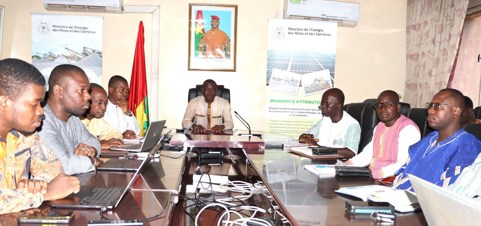 Digitalisation des services: le MEMC facilite l’accès aux agréments grâce à sa nouvelle ...