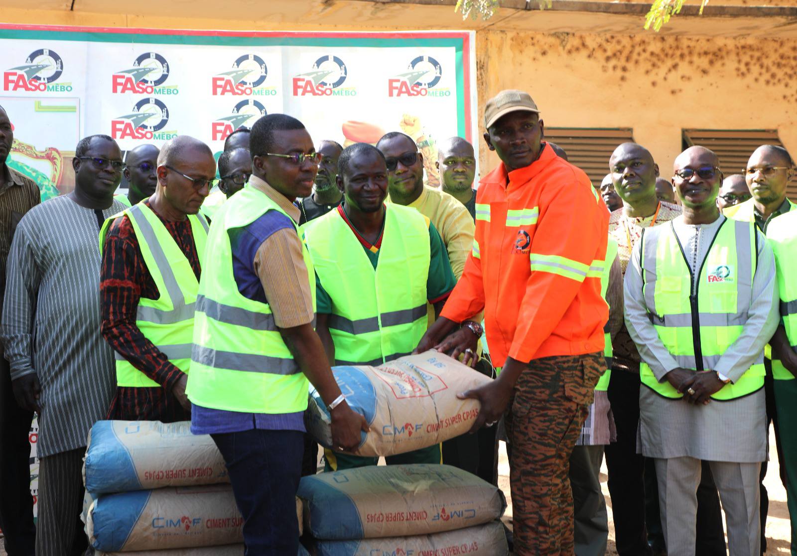 Engagement citoyen des agents du MEMC: 17 millions de FCFA et un ...